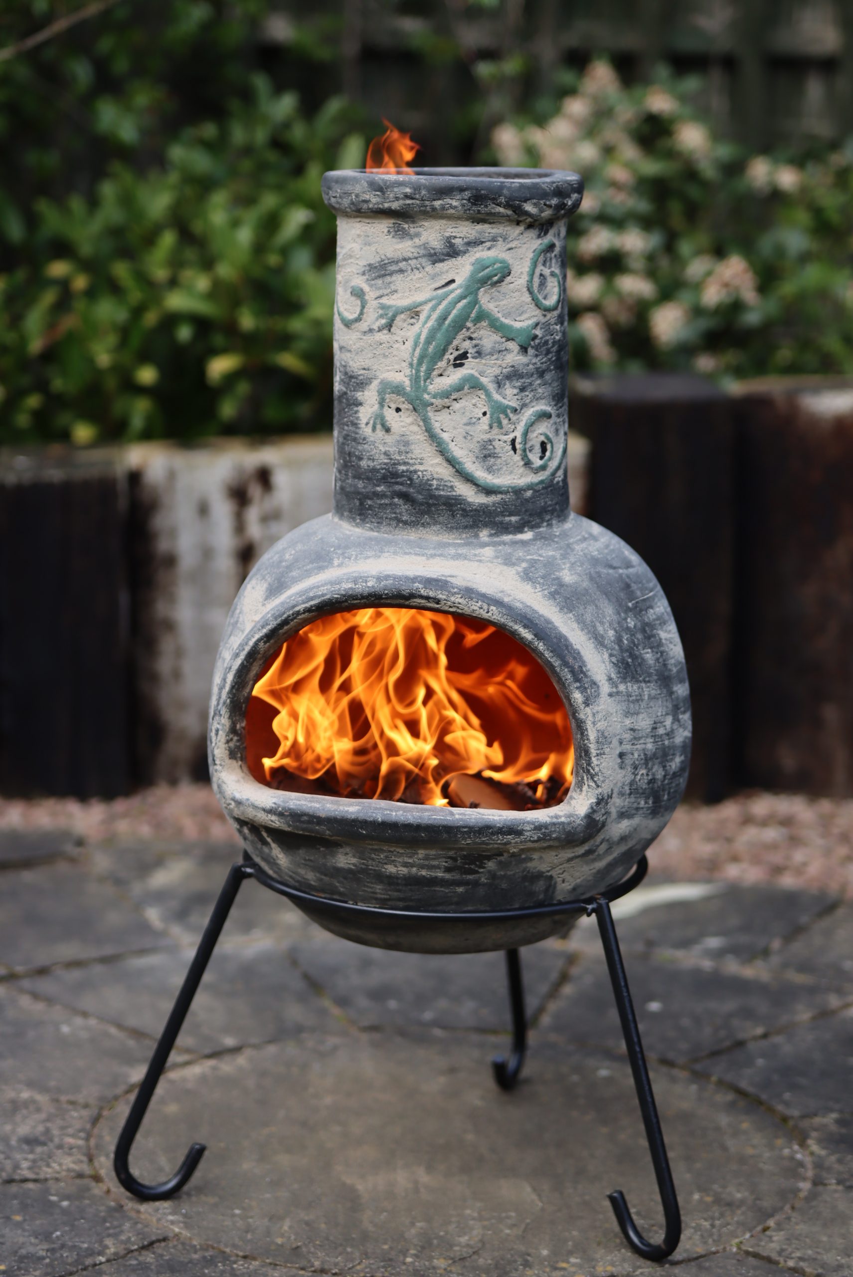 Seconds Medium Clay Chimenea inc. stand and lid - Chimeneas